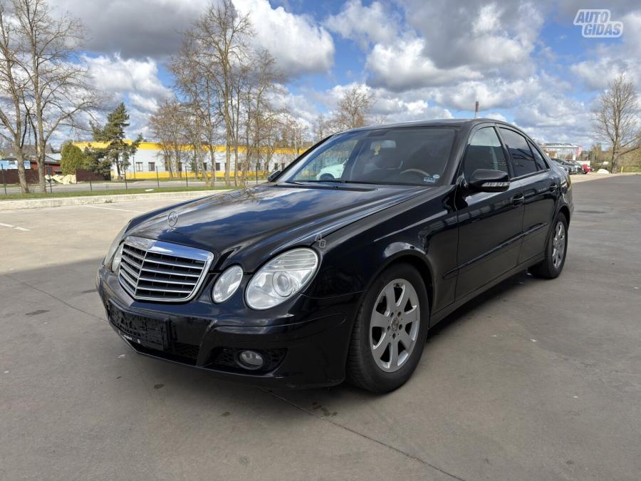 Черный Мерседес E 200 2007 в Паневежис, объемом двигателя 2.20 л и пробегом 400 тыс. км за 2050 €, фото 4 на AUTOMOTO.COM.LV