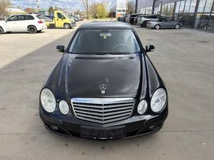 Черный Мерседес E 200 2007 в Паневежис, объемом двигателя 2.20 л и пробегом 400 тыс. км за 2050 €, фото 7 на AUTOMOTO.COM.LV