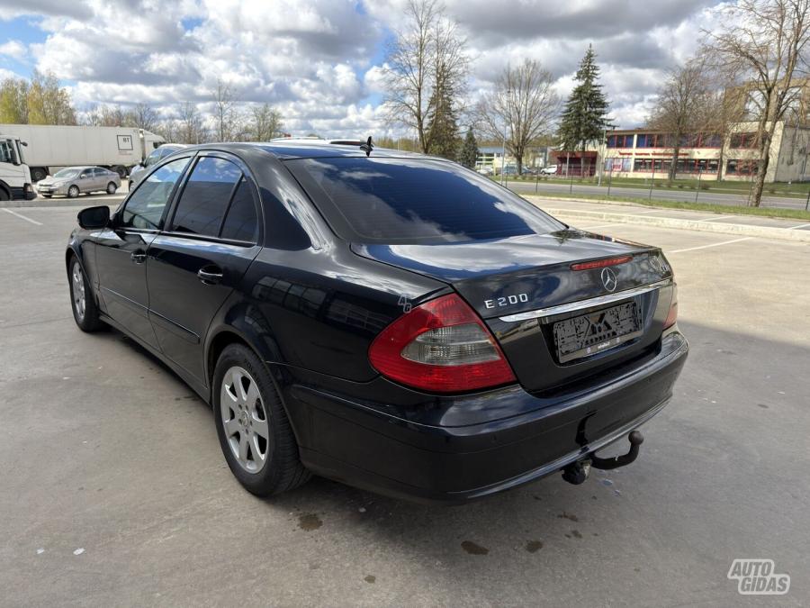 Черный Мерседес E 200 2007 в Паневежис, объемом двигателя 2.20 л и пробегом 400 тыс. км за 2050 €, фото 9 на AUTOMOTO.COM.LV