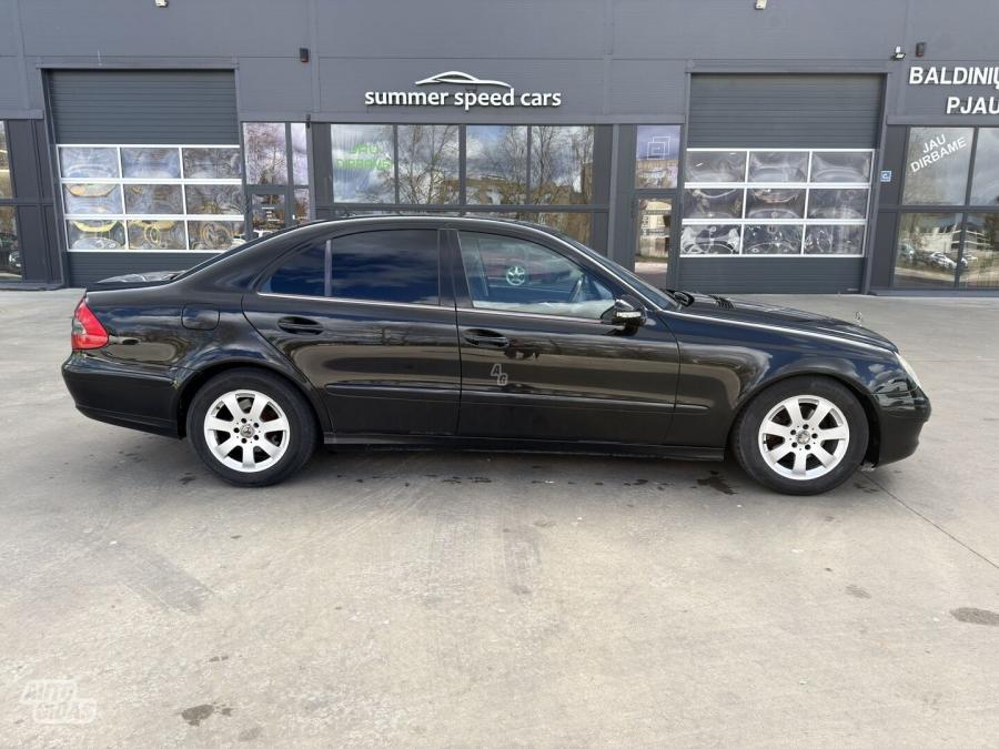 Черный Мерседес E 200 2007 в Паневежис, объемом двигателя 2.20 л и пробегом 400 тыс. км за 2050 €, фото 11 на AUTOMOTO.COM.LV