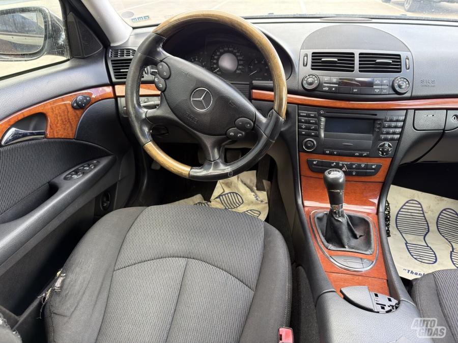 Черный Мерседес E 200 2007 в Паневежис, объемом двигателя 2.20 л и пробегом 400 тыс. км за 2050 €, фото 14 на AUTOMOTO.COM.LV