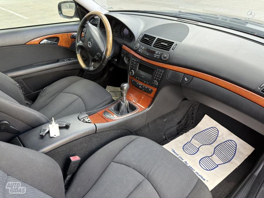 Черный Мерседес E 200 2007 в Паневежис, объемом двигателя 2.20 л и пробегом 400 тыс. км за 2050 €, фото 16 на AUTOMOTO.COM.LV