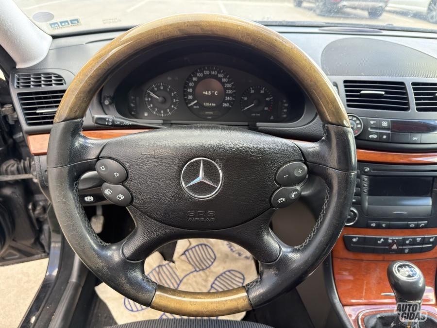 Черный Мерседес E 200 2007 в Паневежис, объемом двигателя 2.20 л и пробегом 400 тыс. км за 2050 €, фото 19 на AUTOMOTO.COM.LV