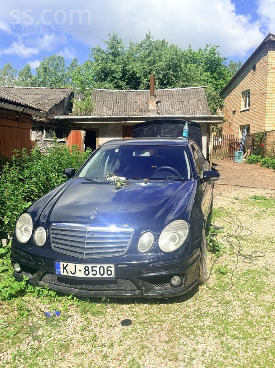 Черный Мерседес E 200 2007 в Огре, объемом двигателя 2.00 л и пробегом 260 тыс. км за 1500 €, фото 1 на AUTOMOTO.COM.LV