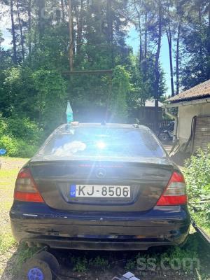 Черный Мерседес E 200 2007 в Огре, объемом двигателя 2.00 л и пробегом 260 тыс. км за 1500 €, фото 4 на AUTOMOTO.COM.LV