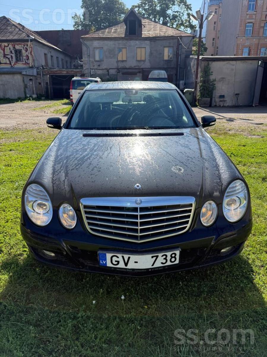 Black Mercedes-Benz e-200 2007 in Riga, with an engine capacity of 2.20 L and mileage of 534 thousand km for 1200 €, photo 3 on AUTOMOTO.COM.LV