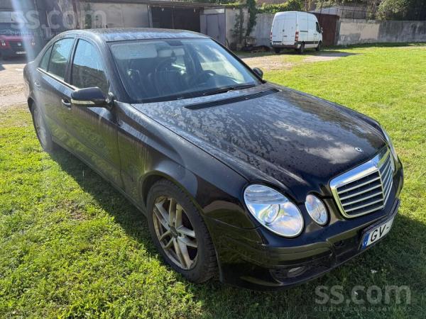 Black Mercedes-Benz e-200 2007 in Riga, with an engine capacity of 2.20 L and mileage of 534 thousand km for 1200 €, photo 4 on AUTOMOTO.COM.LV