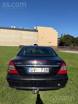 Black Mercedes-Benz e-200 2007 in Riga, with an engine capacity of 2.20 L and mileage of 534 thousand km for 1200 €, photo 7 on AUTOMOTO.COM.LV