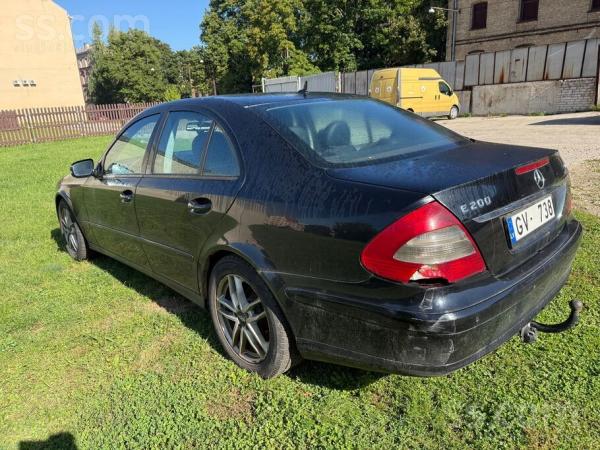 Black Mercedes-Benz e-200 2007 in Riga, with an engine capacity of 2.20 L and mileage of 534 thousand km for 1200 €, photo 8 on AUTOMOTO.COM.LV