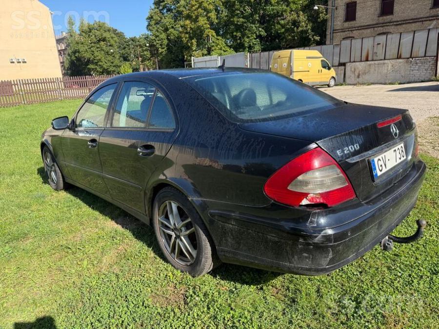 Black Mercedes-Benz e-200 2007 in Riga, with an engine capacity of 2.20 L and mileage of 534 thousand km for 1200 €, photo 8 on AUTOMOTO.COM.LV