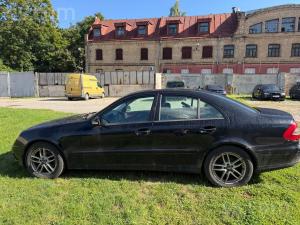 Black Mercedes-Benz e-200 2007 in Riga, with an engine capacity of 2.20 L and mileage of 534 thousand km for 1200 €, photo 9 on AUTOMOTO.COM.LV