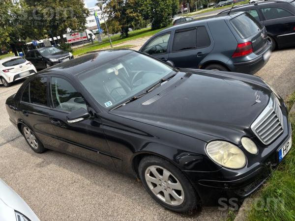 Mercedes-Benz e-200 2007 Rīga vietnē Melns Mercedes-Benz e-200 2007 Rīga, ar dzinēja tilpumu 2.20 L un nobraukumu 427 tūkst. km par 1500 €, foto 1 vietnē AUTOMOTO.COM.LV