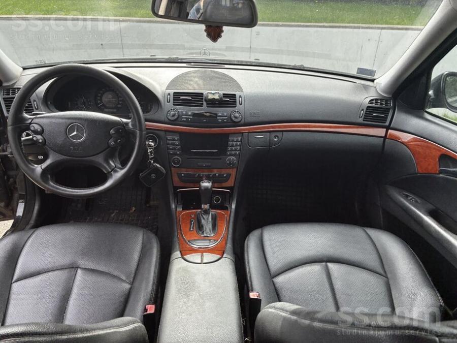 Черный Мерседес E 200 2007 в Рига, объемом двигателя 2.20 л и пробегом 427 тыс. км за 1500 €, фото 6 на AUTOMOTO.COM.LV