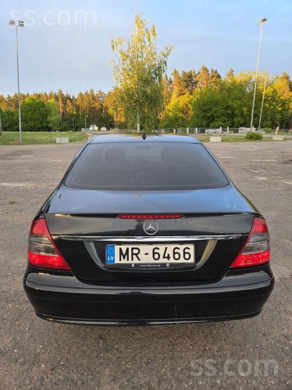 Черный Мерседес E 200 2008 в Рига, объемом двигателя 2.20 л и пробегом 327 тыс. км за 1800 €, фото 6 на AUTOMOTO.COM.LV