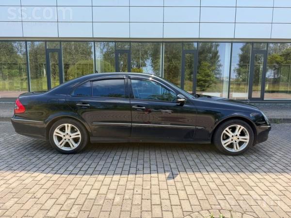 Black Mercedes-Benz e-200 2008 in Tukums, with an engine capacity of 1.80 L and mileage of 139 thousand km for 5200 €, photo 6 on AUTOMOTO.COM.LV