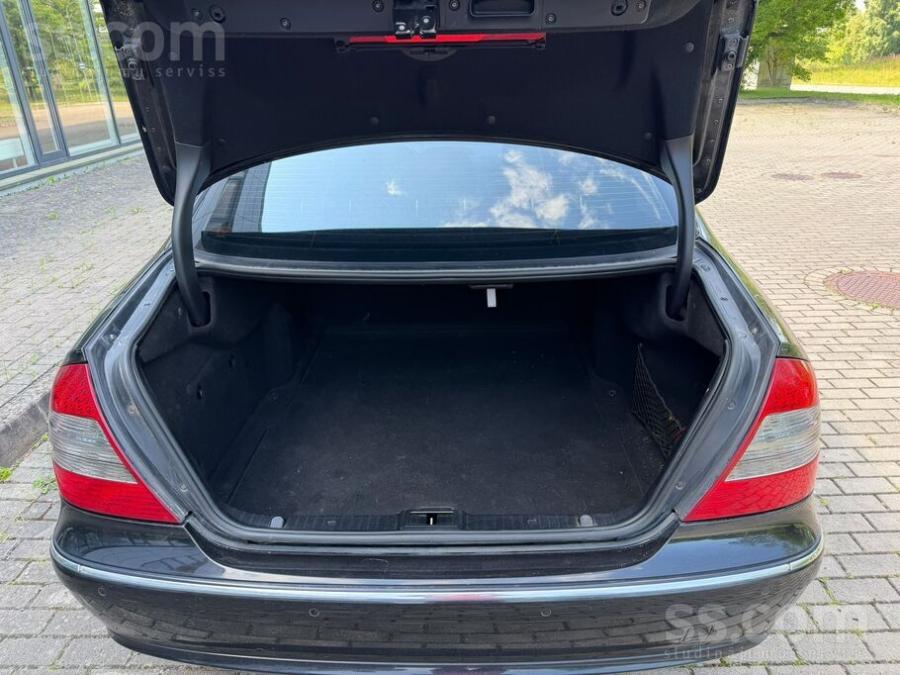 Black Mercedes-Benz e-200 2008 in Tukums, with an engine capacity of 1.80 L and mileage of 139 thousand km for 5200 €, photo 10 on AUTOMOTO.COM.LV
