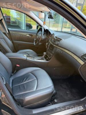 Black Mercedes-Benz e-200 2008 in Tukums, with an engine capacity of 1.80 L and mileage of 139 thousand km for 5200 €, photo 12 on AUTOMOTO.COM.LV