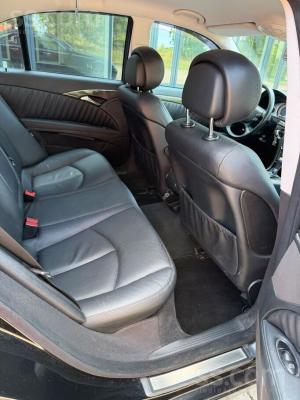 Black Mercedes-Benz e-200 2008 in Tukums, with an engine capacity of 1.80 L and mileage of 139 thousand km for 5200 €, photo 15 on AUTOMOTO.COM.LV