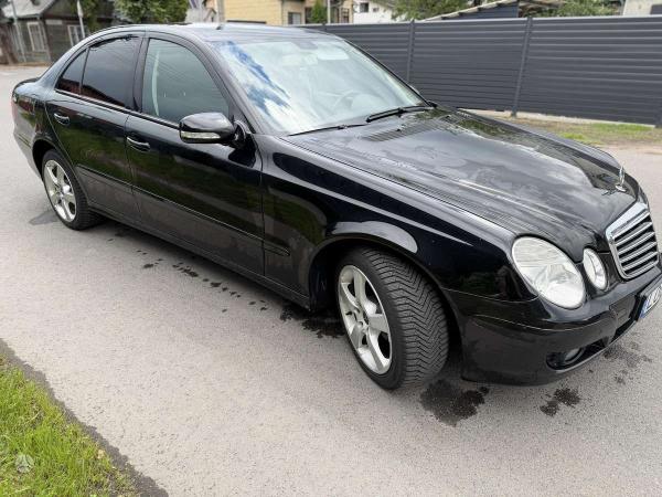 Black Mercedes-Benz e-200 2008 in Kaunas, with an engine capacity of 2.15 L and mileage of 312 thousand km for 4950 €, photo 3 on AUTOMOTO.COM.LV