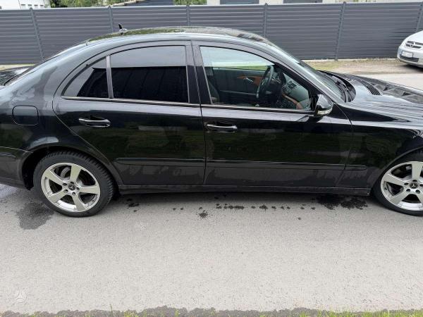 Black Mercedes-Benz e-200 2008 in Kaunas, with an engine capacity of 2.15 L and mileage of 312 thousand km for 4950 €, photo 4 on AUTOMOTO.COM.LV