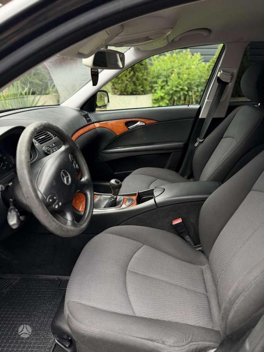 Melns Mercedes-Benz e-200 2008 Kauņa, ar dzinēja tilpumu 2.15 L un nobraukumu 312 tūkst. km par 4950 €, foto 23 vietnē AUTOMOTO.COM.LV