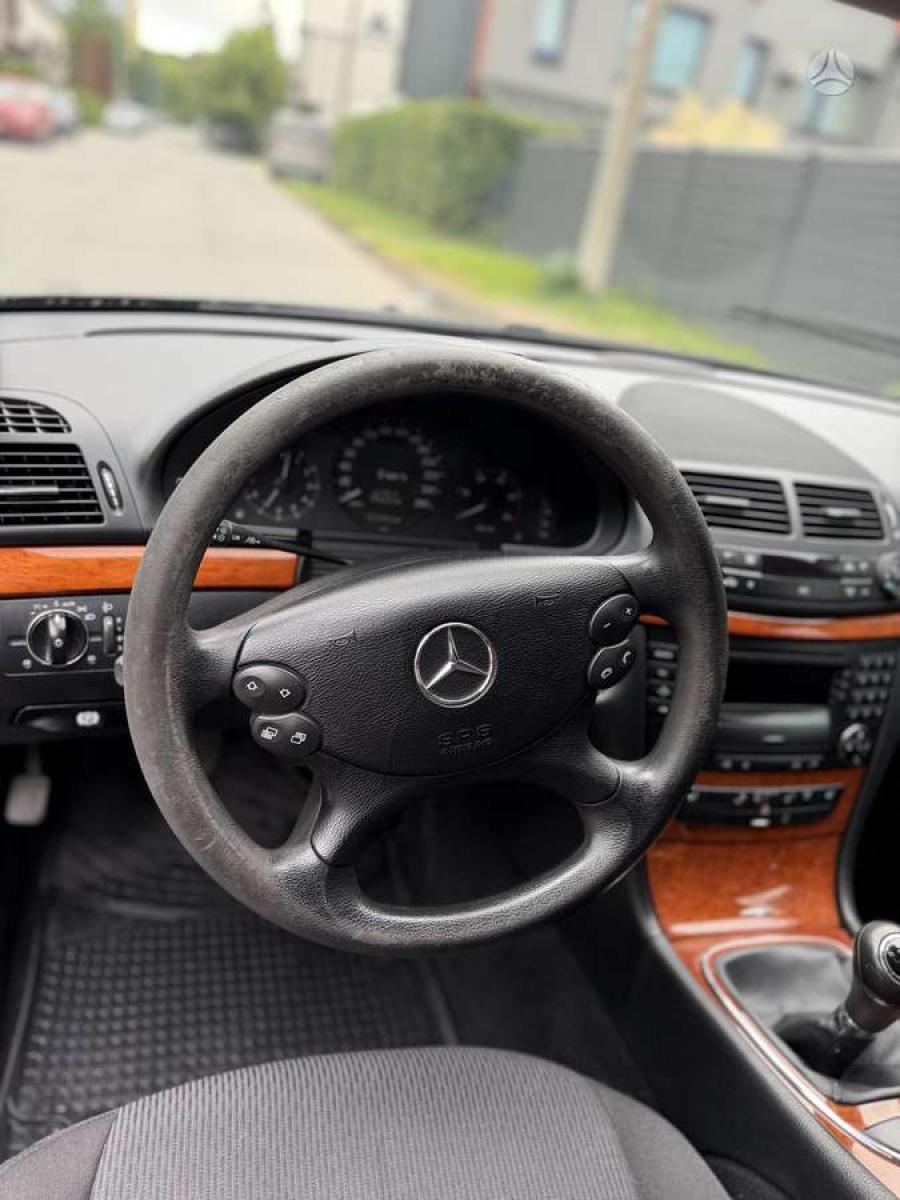 Melns Mercedes-Benz e-200 2008 Kauņa, ar dzinēja tilpumu 2.15 L un nobraukumu 312 tūkst. km par 4950 €, foto 25 vietnē AUTOMOTO.COM.LV
