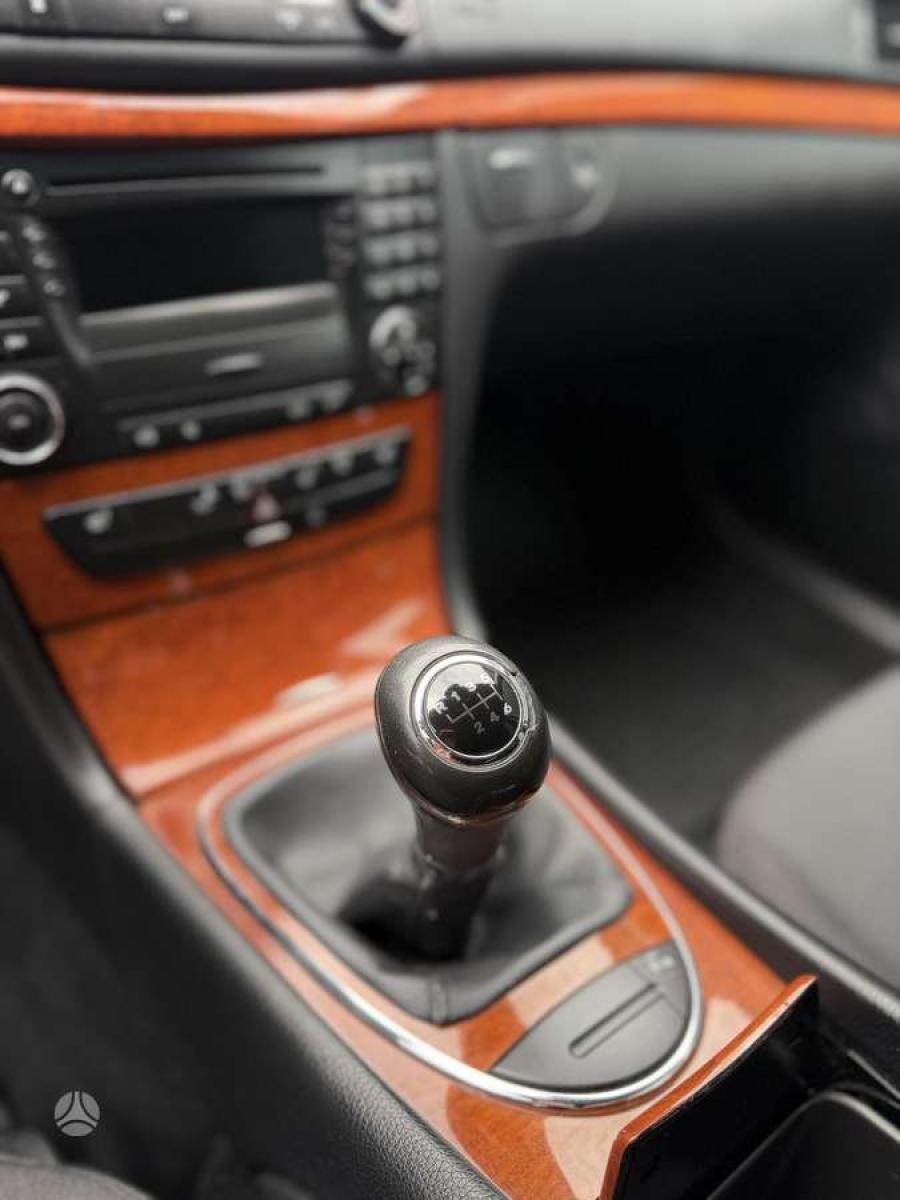 Melns Mercedes-Benz e-200 2008 Kauņa, ar dzinēja tilpumu 2.15 L un nobraukumu 312 tūkst. km par 4950 €, foto 27 vietnē AUTOMOTO.COM.LV