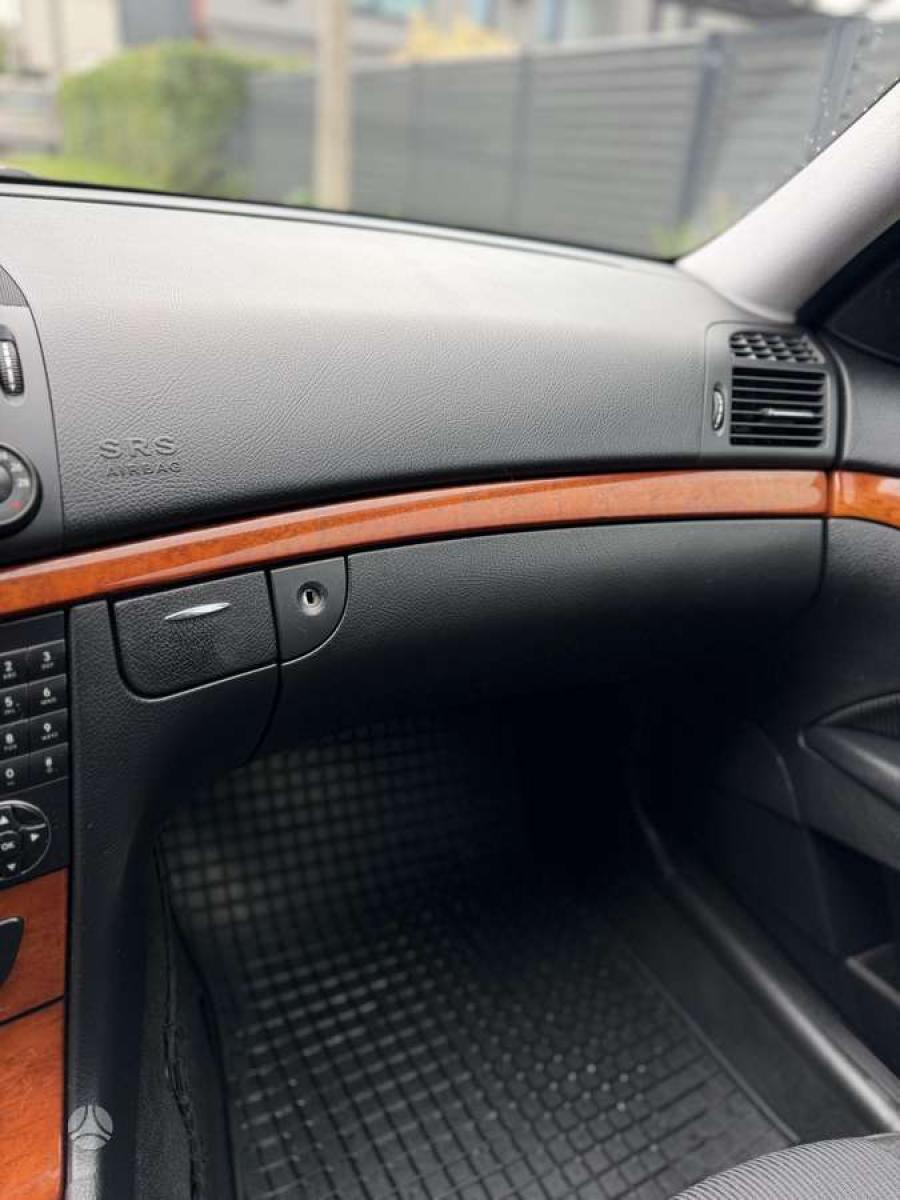 Melns Mercedes-Benz e-200 2008 Kauņa, ar dzinēja tilpumu 2.15 L un nobraukumu 312 tūkst. km par 4950 €, foto 30 vietnē AUTOMOTO.COM.LV