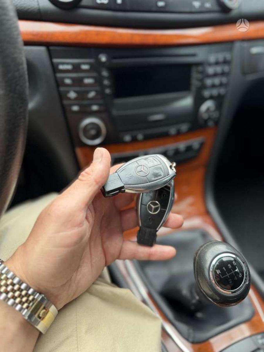 Melns Mercedes-Benz e-200 2008 Kauņa, ar dzinēja tilpumu 2.15 L un nobraukumu 312 tūkst. km par 4950 €, foto 38 vietnē AUTOMOTO.COM.LV