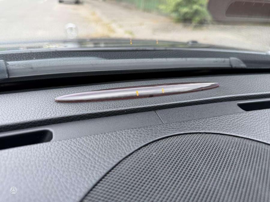 Melns Mercedes-Benz e-200 2008 Kauņa, ar dzinēja tilpumu 2.15 L un nobraukumu 312 tūkst. km par 4950 €, foto 40 vietnē AUTOMOTO.COM.LV