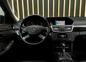 Black Mercedes-Benz e-200 2009 in Riga, with an engine capacity of 2.00 L and mileage of 288 thousand km for 8800 €, photo 8 on AUTOMOTO.COM.LV