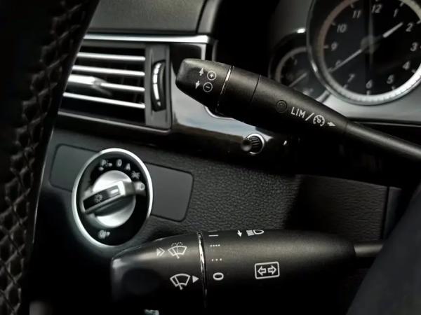 Черный Мерседес E 200 2009 в Рига, объемом двигателя 2.00 л и пробегом 288 тыс. км за 8800 €, фото 8 на AUTOMOTO.COM.LV