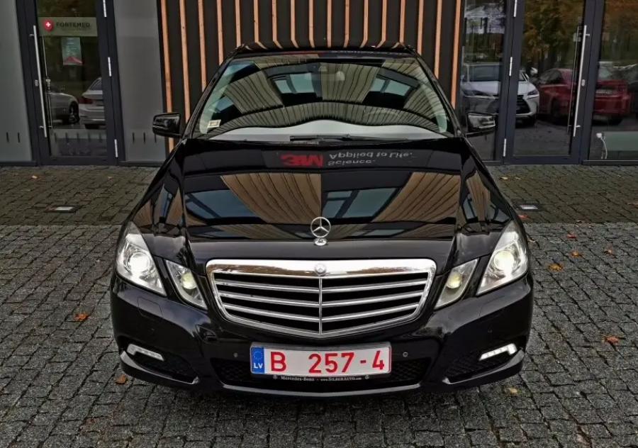 Black Mercedes-Benz e-200 2009 in Riga, with an engine capacity of 2.00 L and mileage of 288 thousand km for 8800 €, photo 12 on AUTOMOTO.COM.LV