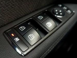 Black Mercedes-Benz e-200 2009 in Riga, with an engine capacity of 2.00 L and mileage of 288 thousand km for 8800 €, photo 13 on AUTOMOTO.COM.LV