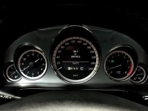 Black Mercedes-Benz e-200 2009 in Riga, with an engine capacity of 2.00 L and mileage of 288 thousand km for 8800 €, photo 14 on AUTOMOTO.COM.LV