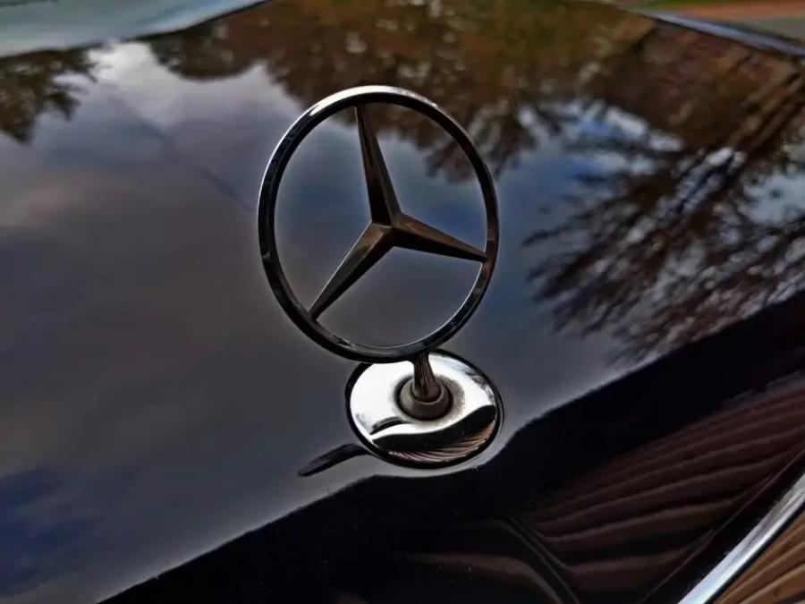 Black Mercedes-Benz e-200 2009 in Riga, with an engine capacity of 2.00 L and mileage of 288 thousand km for 8800 €, photo 18 on AUTOMOTO.COM.LV