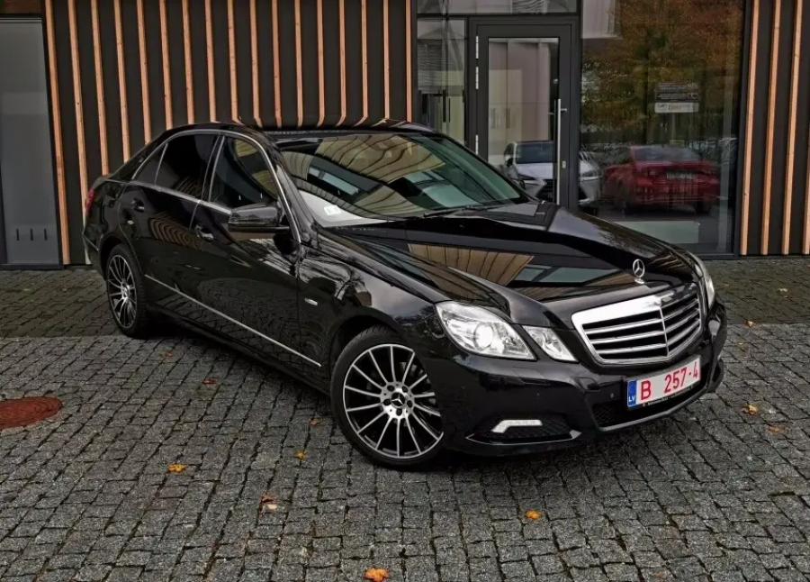 Black Mercedes-Benz e-200 2009 in Riga, with an engine capacity of 2.00 L and mileage of 288 thousand km for 8800 €, photo 19 on AUTOMOTO.COM.LV