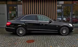 Black Mercedes-Benz e-200 2009 in Riga, with an engine capacity of 2.00 L and mileage of 288 thousand km for 8800 €, photo 21 on AUTOMOTO.COM.LV