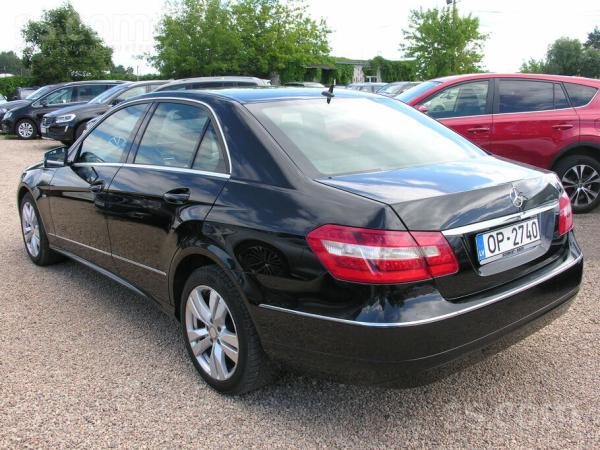 Черный Мерседес E 200 2009 в Рига, объемом двигателя 2.20 л и пробегом 0 тыс. км за 6500 €, фото 4 на AUTOMOTO.COM.LV