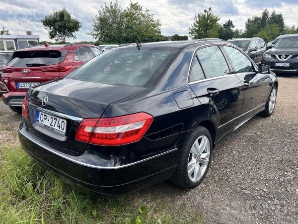Черный Мерседес E 200 2009 в Рига, объемом двигателя 2.20 л и пробегом 307 тыс. км за 6490 €, фото 2 на AUTOMOTO.COM.LV