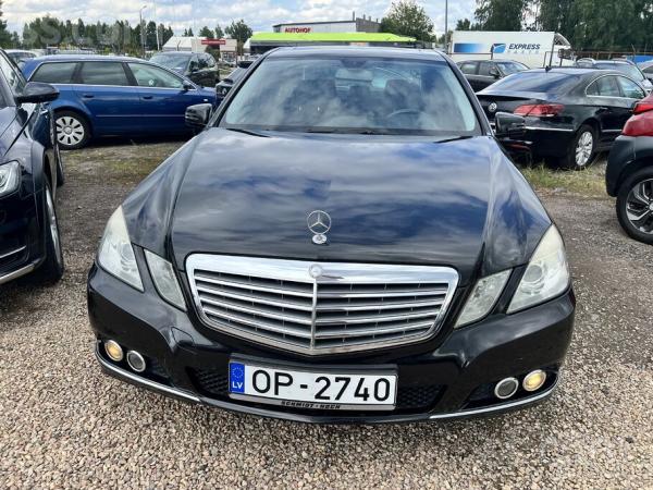 Черный Мерседес E 200 2009 в Рига, объемом двигателя 2.20 л и пробегом 307 тыс. км за 6490 €, фото 8 на AUTOMOTO.COM.LV