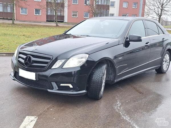 Black Mercedes-Benz e-200 2010 in Ukmerge, with an engine capacity of 2.10 L and mileage of 270 thousand km for 6200 €, photo 8 on AUTOMOTO.COM.LV