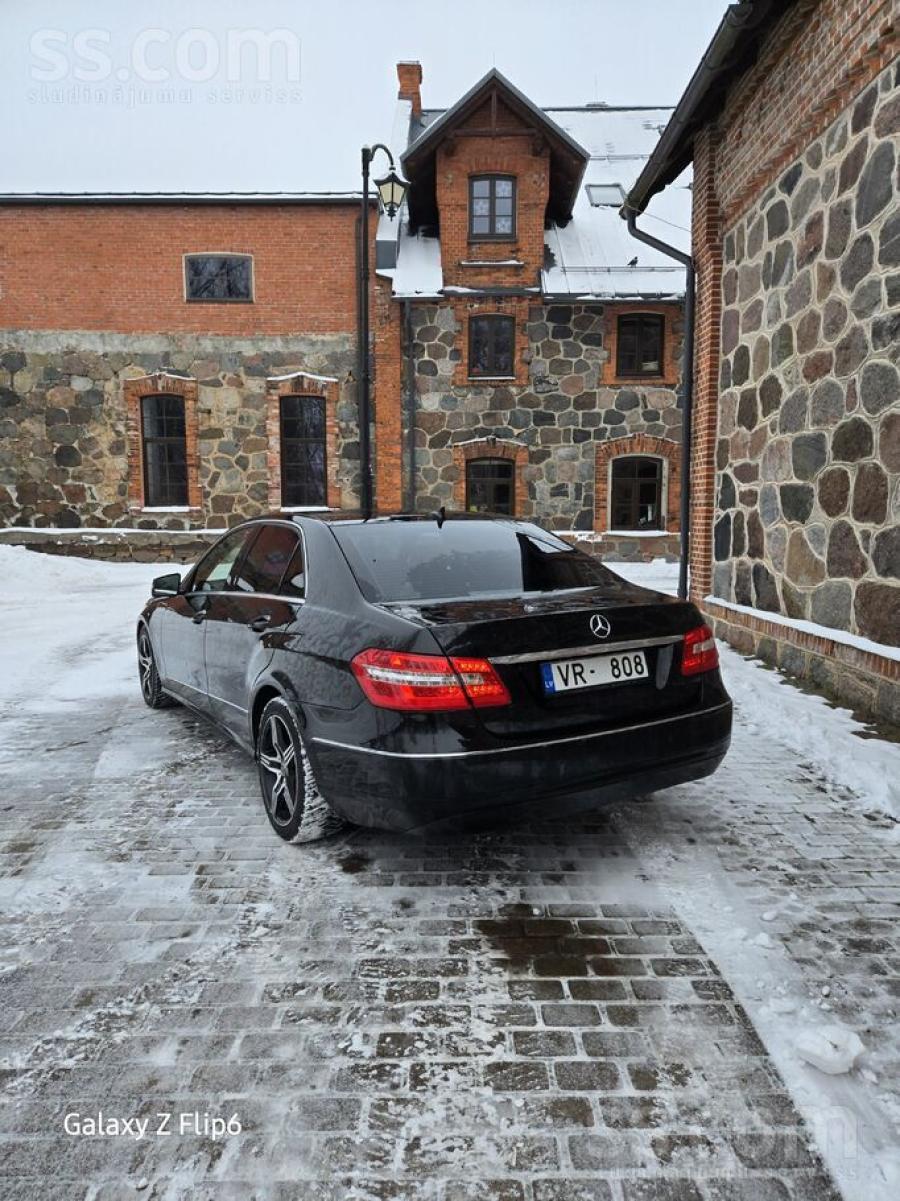 Black Mercedes-Benz e-200 2010 in Balvi, with an engine capacity of 2.20 L and mileage of 340 thousand km for 10000 €, photo 3 on AUTOMOTO.COM.LV
