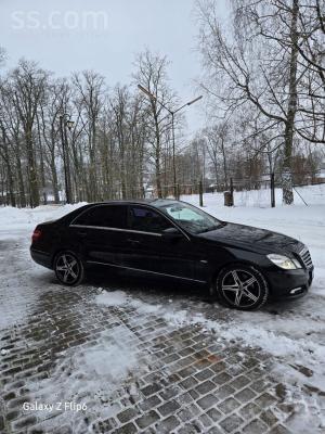 Black Mercedes-Benz e-200 2010 in Balvi, with an engine capacity of 2.20 L and mileage of 340 thousand km for 10000 €, photo 4 on AUTOMOTO.COM.LV