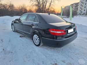 Black Mercedes-Benz e-200 2010 in Ukmerge, with an engine capacity of 2.10 L and mileage of 265 thousand km for 6000 €, photo 6 on AUTOMOTO.COM.LV
