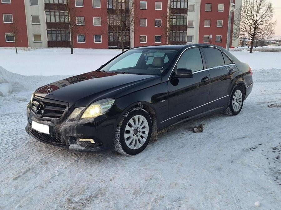 Black Mercedes-Benz e-200 2010 in Ukmerge, with an engine capacity of 2.10 L and mileage of 265 thousand km for 6000 €, photo 8 on AUTOMOTO.COM.LV