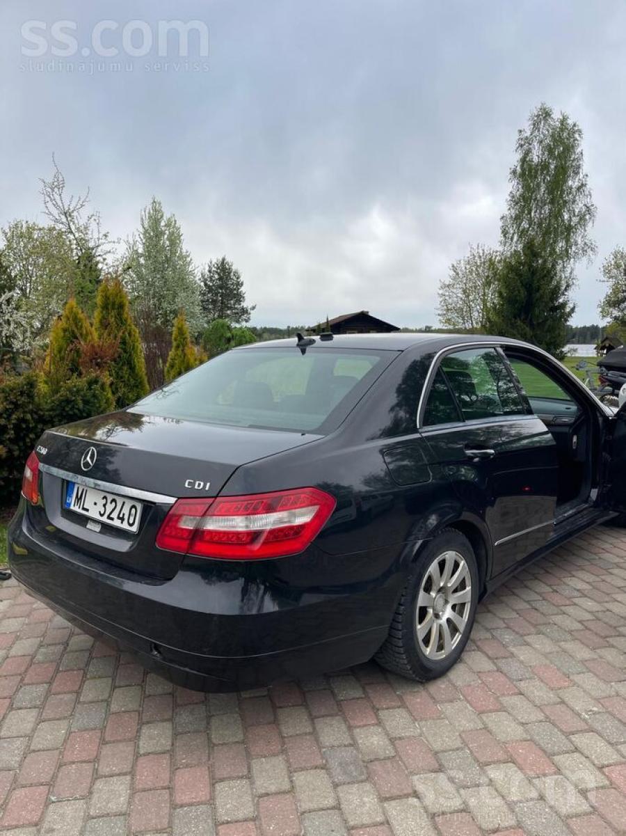 Black Mercedes-Benz e-200 2010 in Ogre, with an engine capacity of 2.00 L and mileage of 333 thousand km for 5600 €, photo 3 on AUTOMOTO.COM.LV