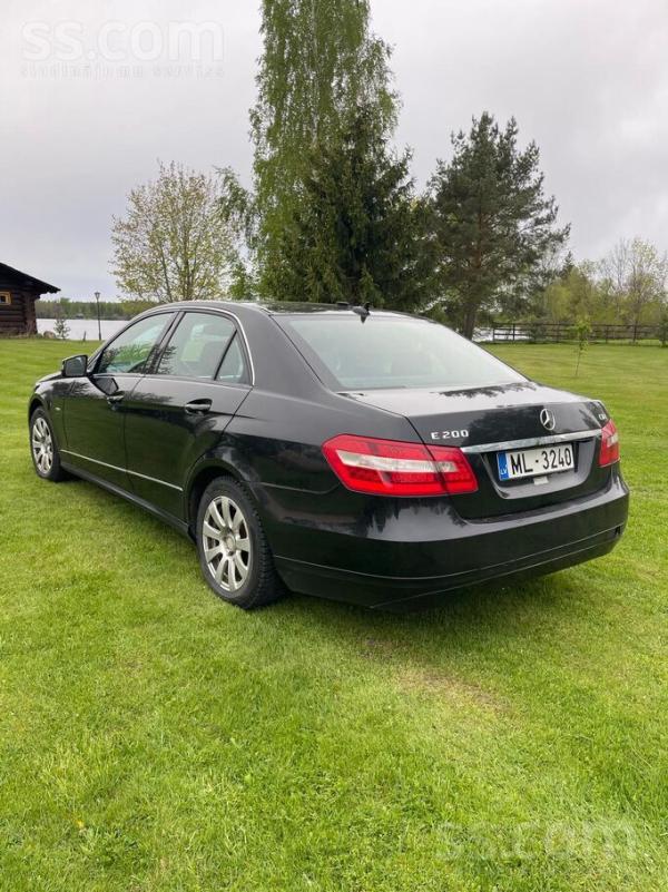 Black Mercedes-Benz e-200 2010 in Ogre, with an engine capacity of 2.00 L and mileage of 333 thousand km for 5600 €, photo 3 on AUTOMOTO.COM.LV