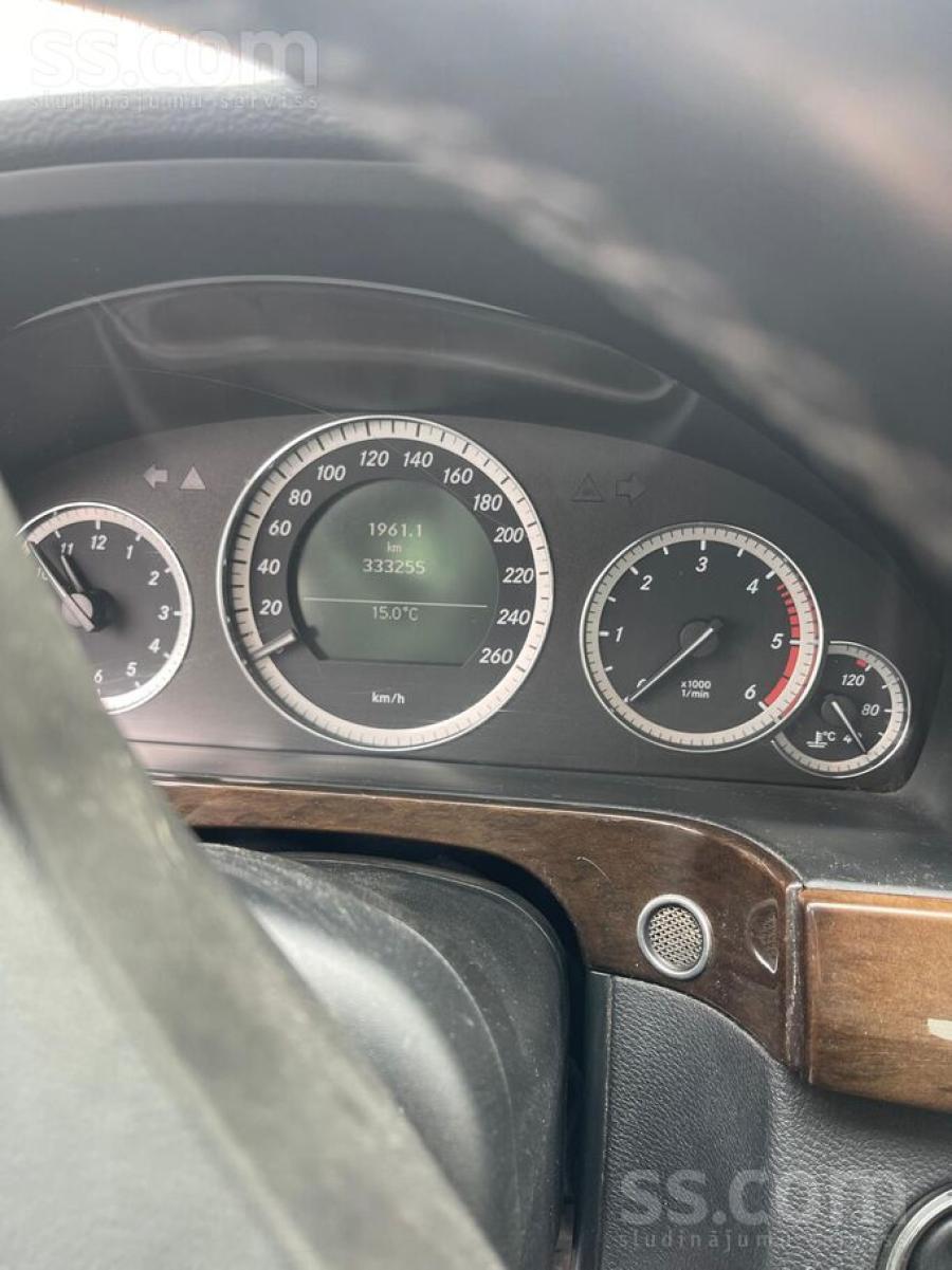 Black Mercedes-Benz e-200 2010 in Ogre, with an engine capacity of 2.00 L and mileage of 333 thousand km for 5600 €, photo 9 on AUTOMOTO.COM.LV