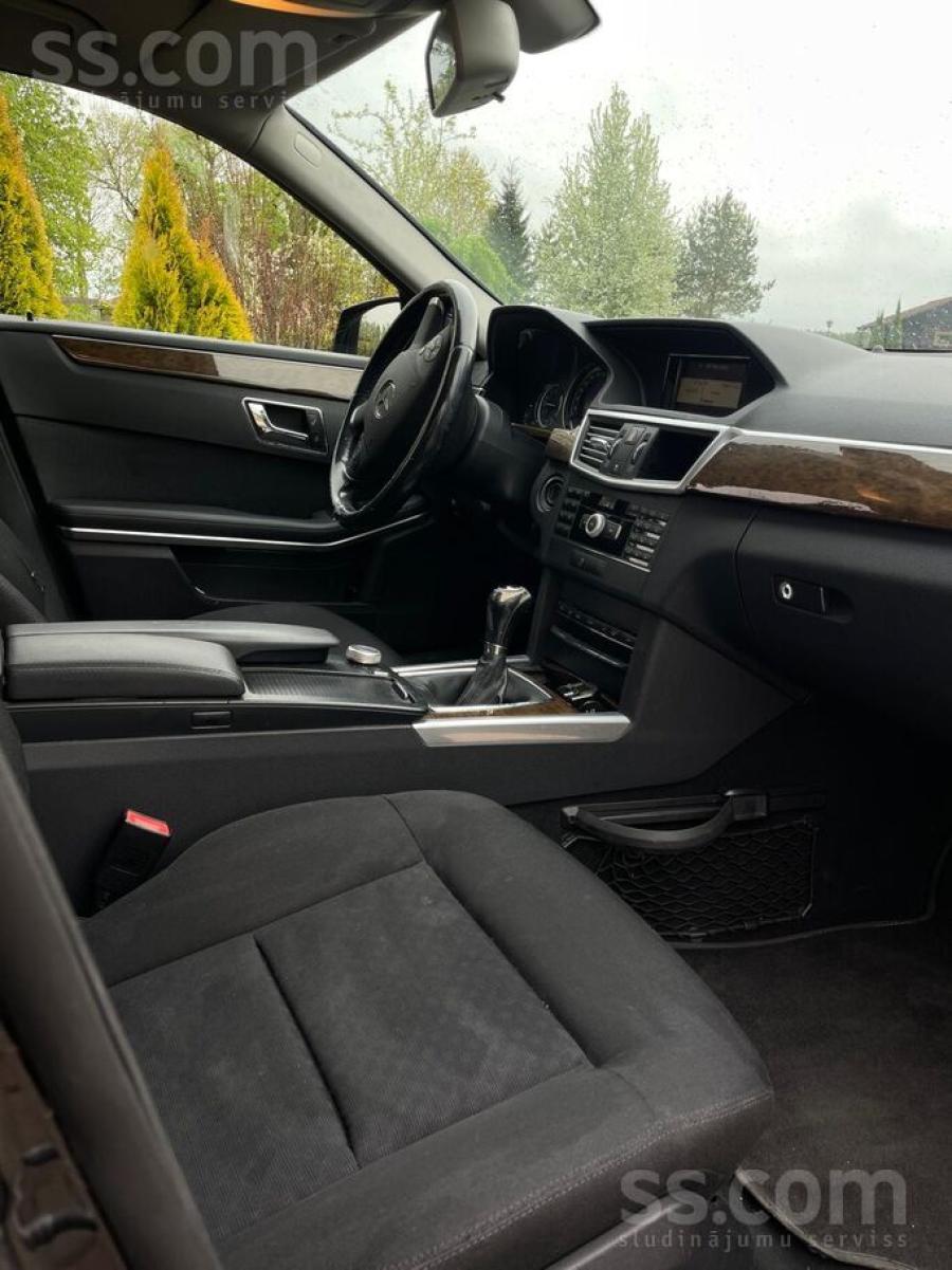 Black Mercedes-Benz e-200 2010 in Ogre, with an engine capacity of 2.00 L and mileage of 333 thousand km for 5600 €, photo 10 on AUTOMOTO.COM.LV